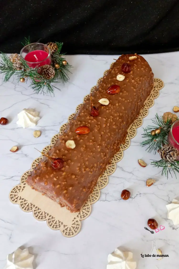 Bûche praliné, insert clémentines et glaçage rocher