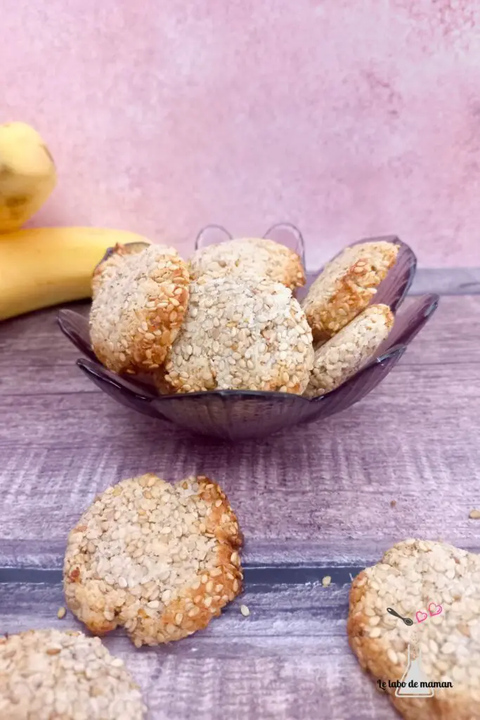 Biscuits banane, sésame et noix de coco (recette express)
